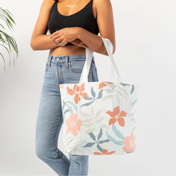 ALOHA Collection | Bags | Aloha Collection Flora Day Tripper Arvo ...